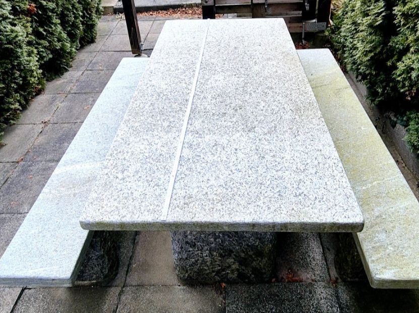 Granittisch Gartentischgruppe, Tisch und 2 Bänke (Gebraucht) in mettmenstetten für CHF 2000 ...