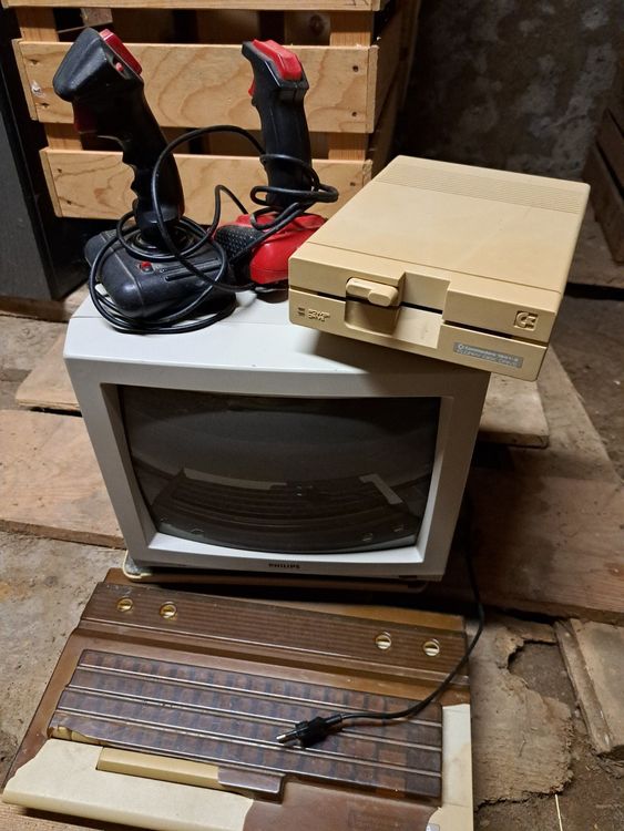 Comodore 64 (Gebraucht) in Albligen für CHF 175 – nur Abholung auf ...