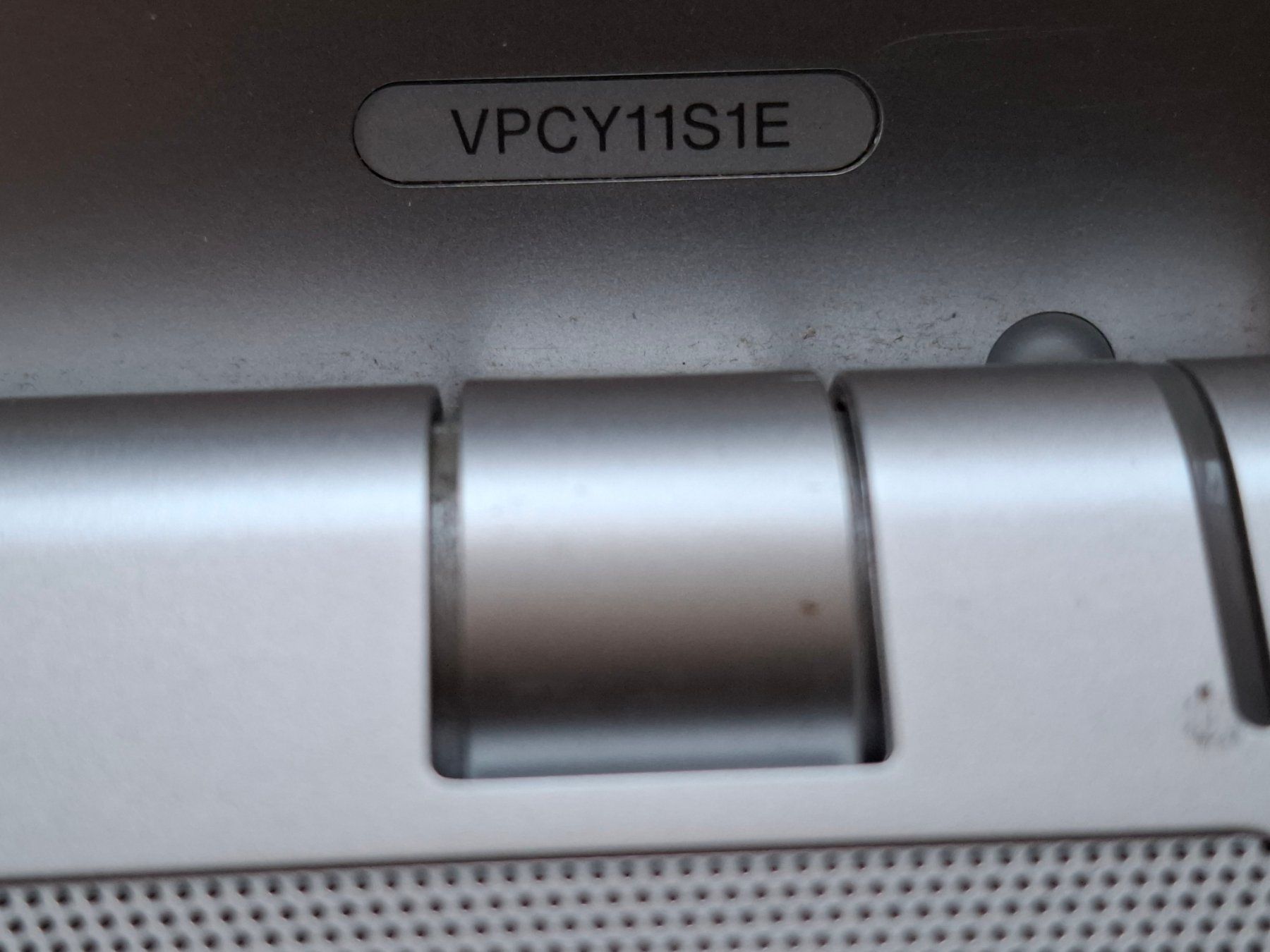 Sony VAIO VPCY11S1E 13.3 Zoll Defek Startet Nicht (Defekt) in Magden ...