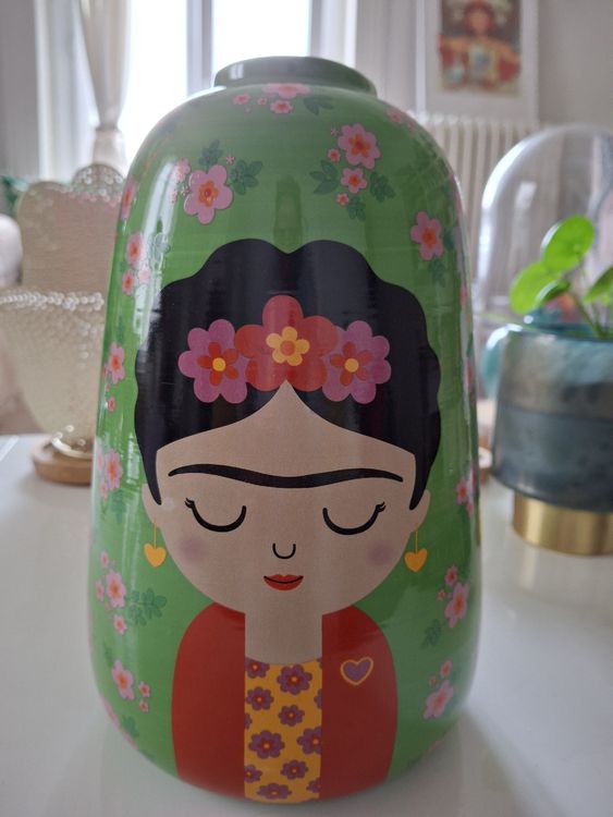 Vase Frida Kahlo 23cm (Gebraucht) in Lausanne für CHF 13.3 – mit ...