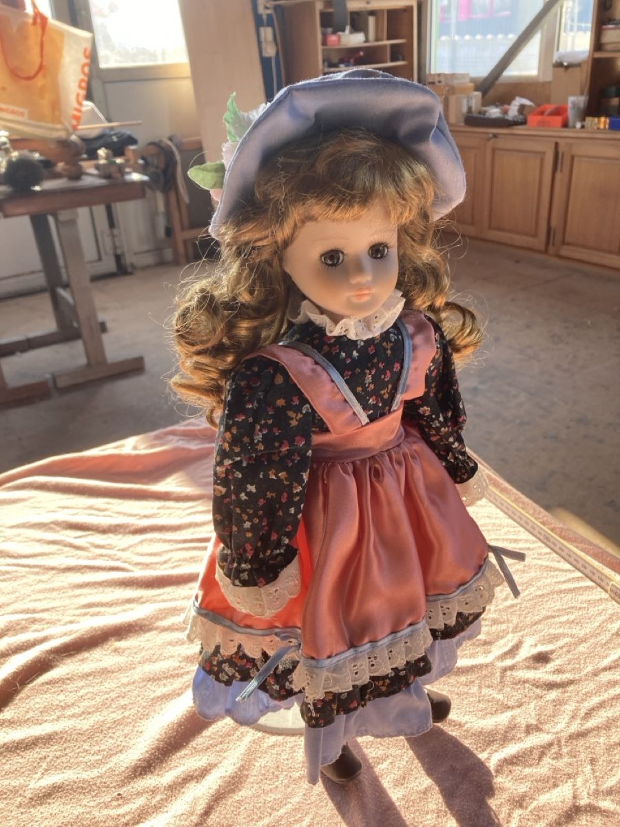 Poupée de collection en porcelaine, parfait état! (D'occasion) à Lully ...