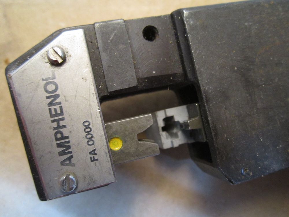 Spezial Zangen für Elektriker Amphenol Tyco Electronics (Gebraucht) in ARISDORF für CHF 20 – mit ...