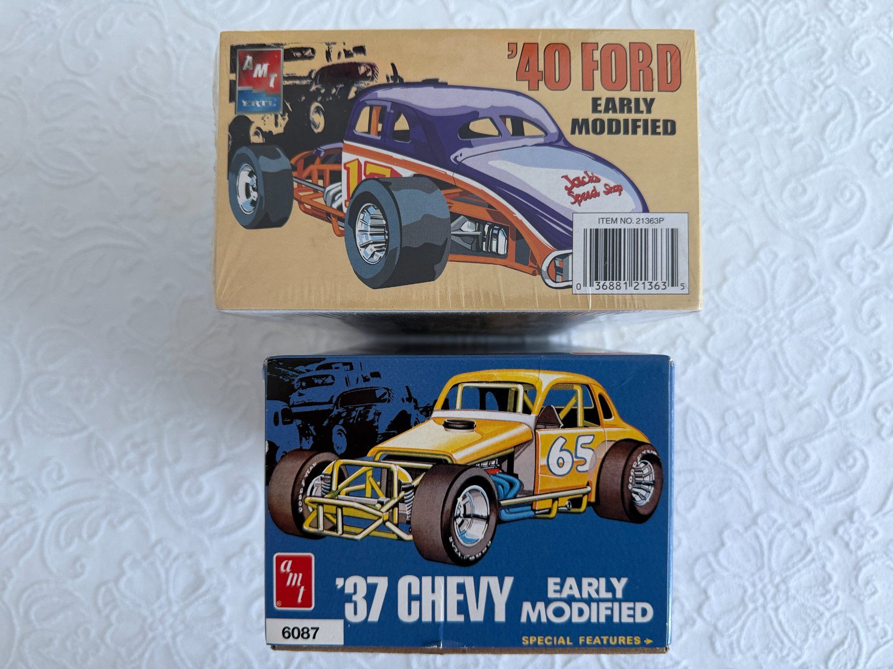2 Bausätze von amt '37 Chevy & '40 Ford early Modified1/25 (Gebraucht ...