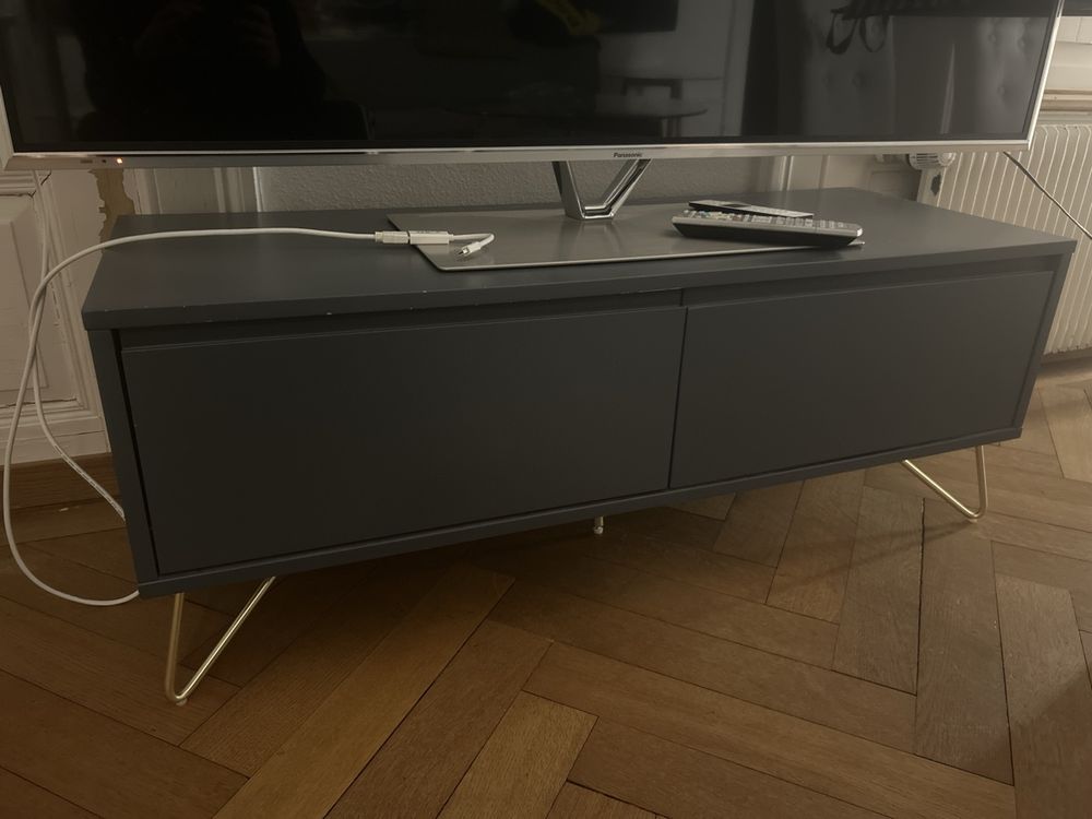 MYCS, design TV Möbel Grau mit goldenen Füssen (Gebraucht) in Bern für ...