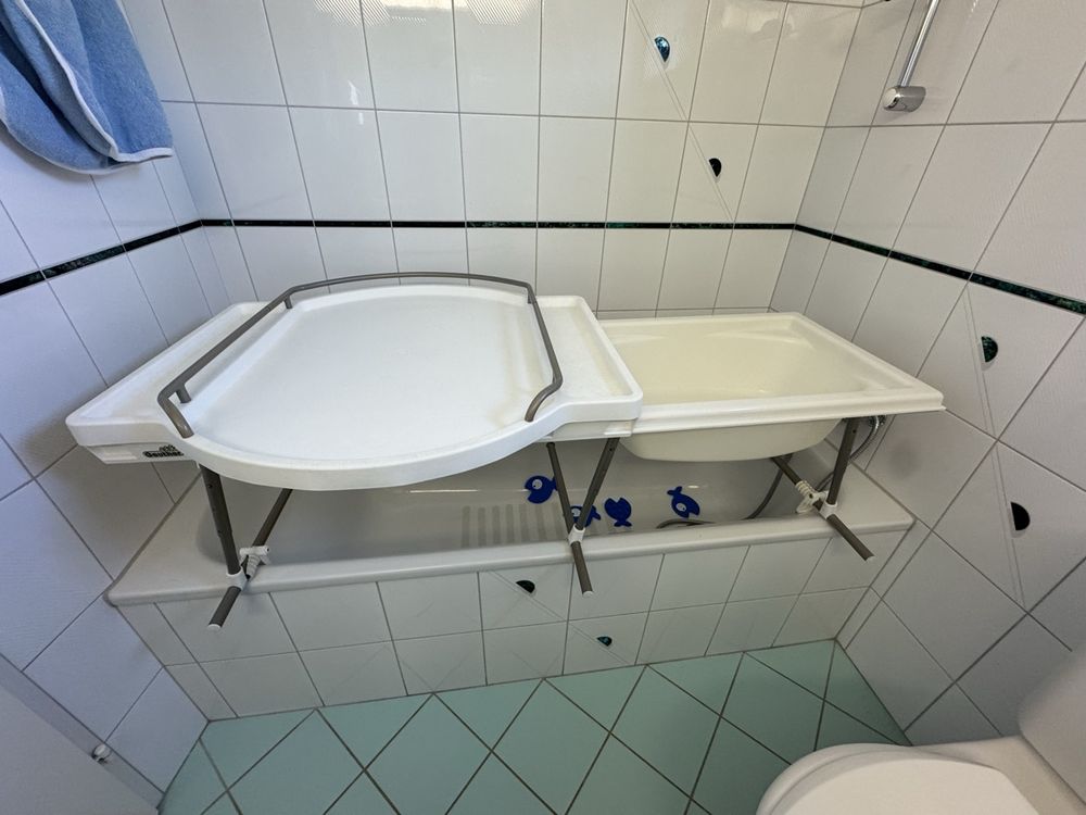 Geuther Baby Wickelaufsatz mit Badewanne (Gebraucht) in Männedorf für ...
