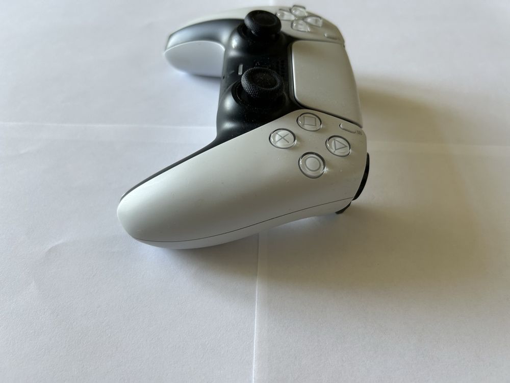 Ps5 white controller with Stick drift | Acheter sur Ricardo