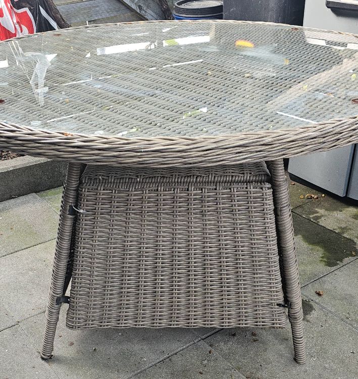 Table de jardin ronde en rotin avec plateau en verre (D'occasion) à ...
