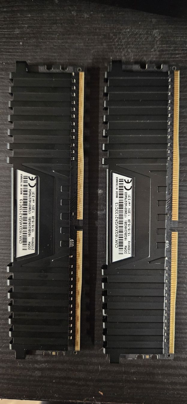 Corsair Vengeance 16GB DDR4 2133Mhz Ram Kit 2x8GB (Gebraucht) in ...