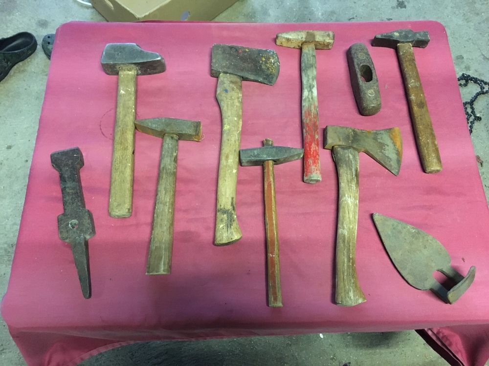 Lot d’outils ancien défectueux (Gebraucht) in Les Bayards für CHF 16 ...