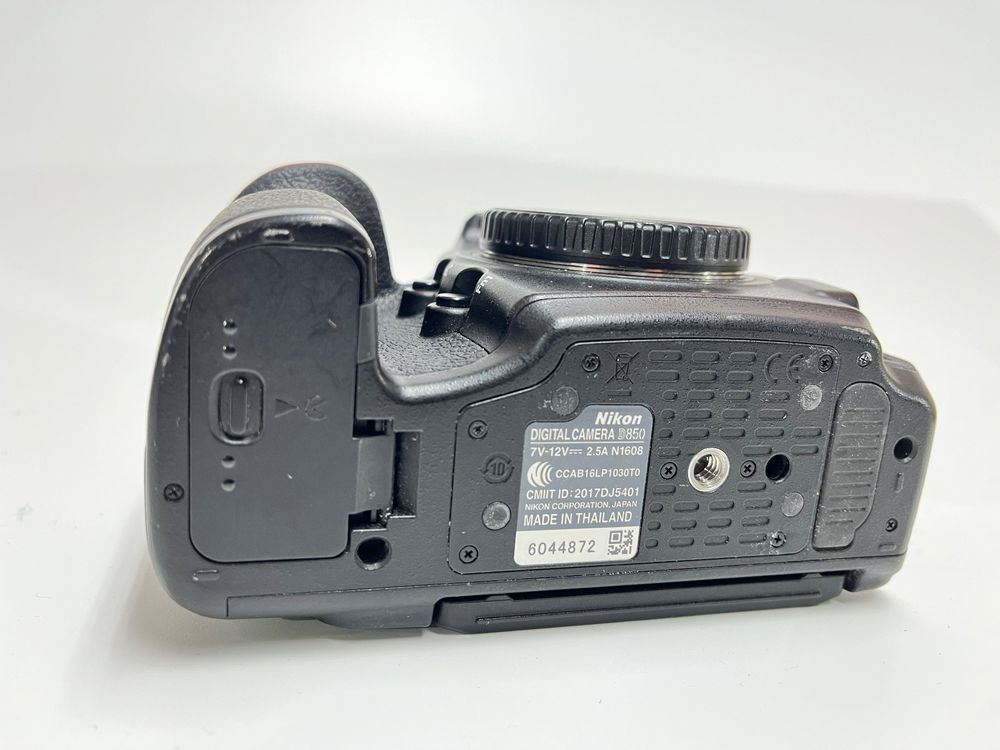 Nikon D850 mit Sigma 24-105mm 4.0 und Markins L-Winkel (Gebraucht) in geuensee für CHF 1400 ...