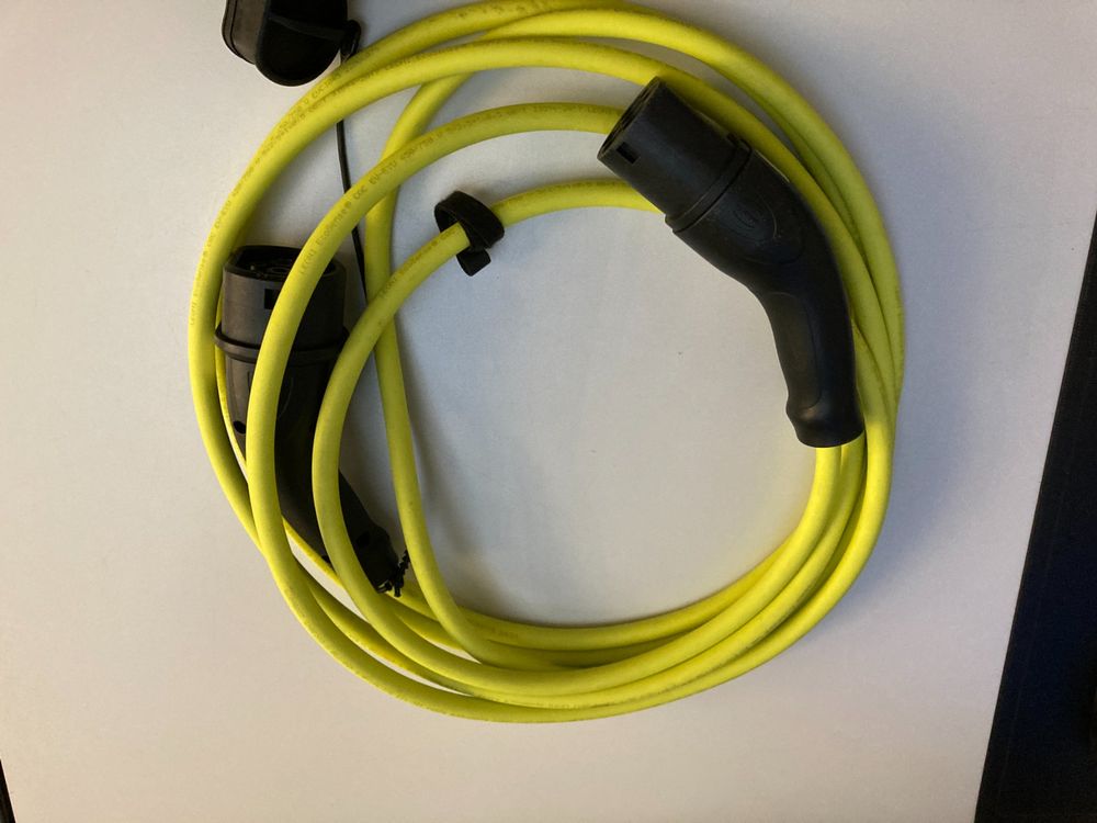 E-Auto Ladekabel Typ 2 / 20A/ Starkstromkabel Leoni (Gebraucht) in Cham für CHF 100 – mit ...