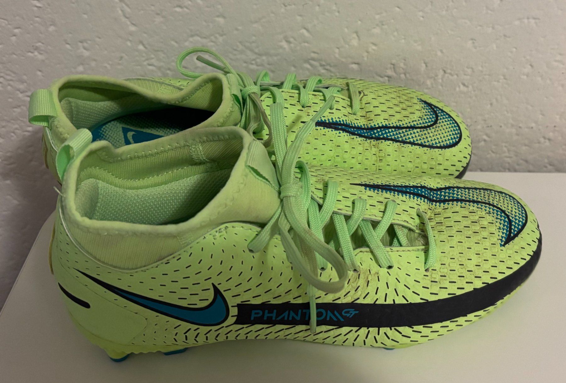 Fussballschuhe Grösse 35 (Gebraucht) in Zürich für CHF 2 – mit ...