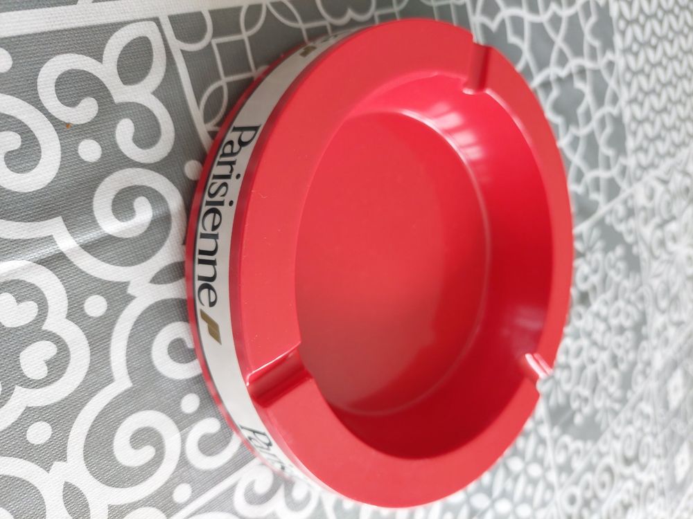 Roter Parisienne Aschenbecher | Kaufen auf Ricardo