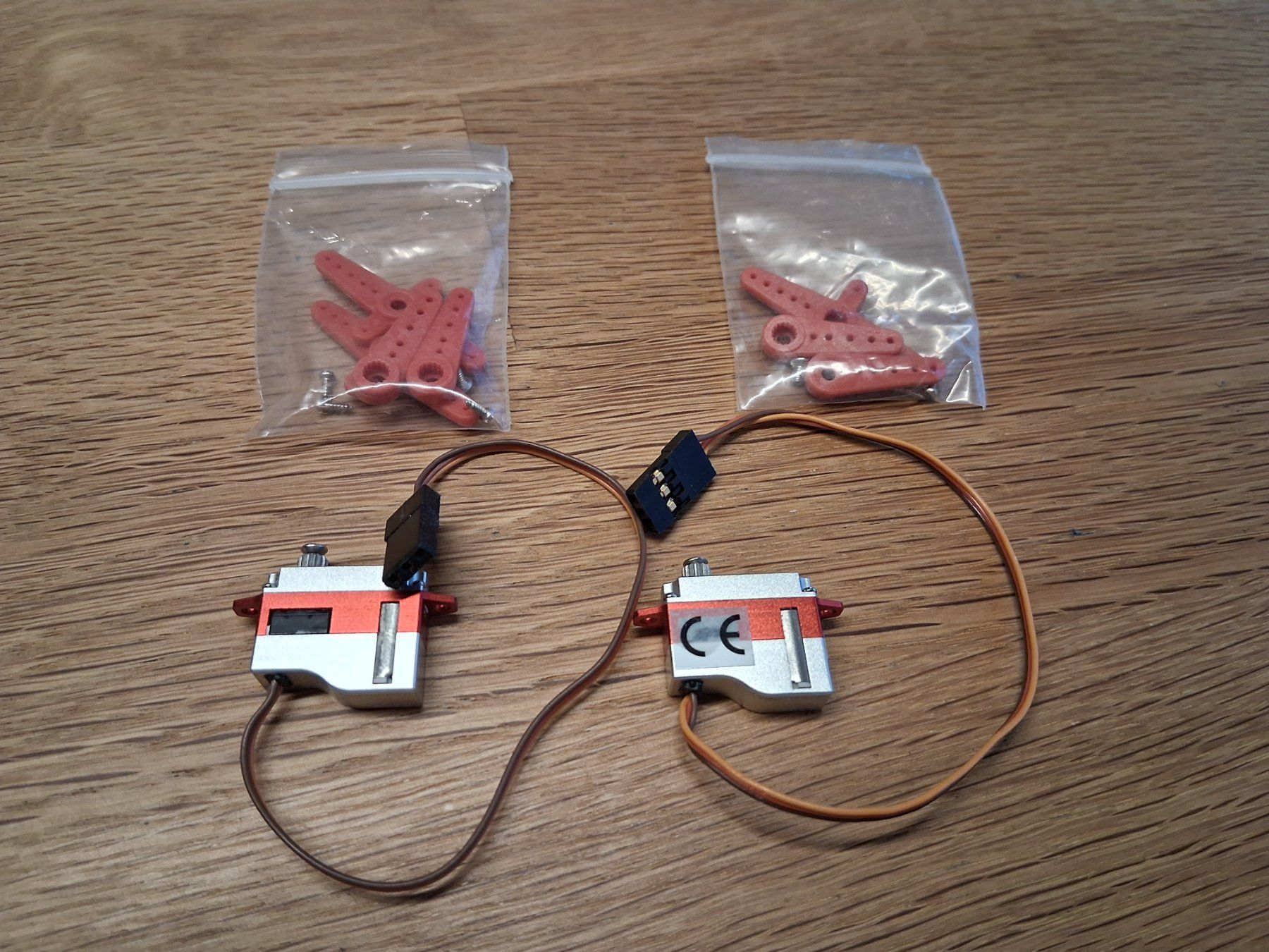 KST Servo X06 V6 MG HV Digital (2 Stück) (Neu (gemäss Beschreibung)) in ...