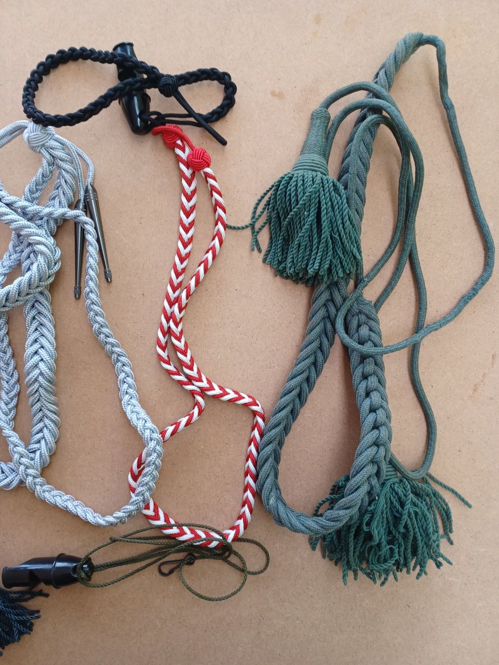 7 Schnüre Militär (Spiel, Adj, Fw, Pfeifen) (Gebraucht) in Horw für CHF ...