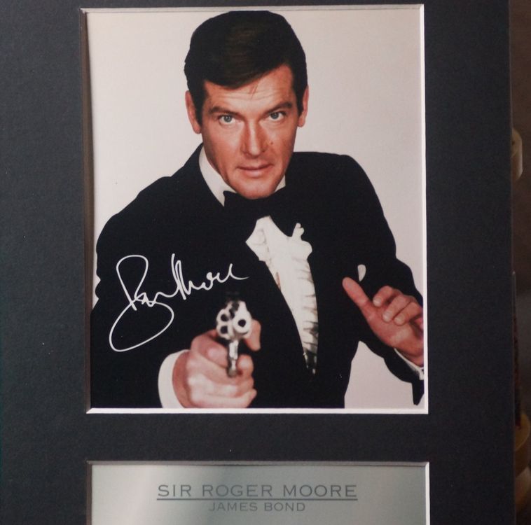 Sir Roger Moore James Bond Autogramm Original (Gebraucht) in Zuben für ...
