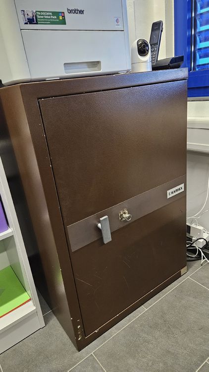 Tresor von KARDEX, 100kg (Gebraucht) in Wangs für CHF 100 – nur Abholung auf Ricardo kaufen