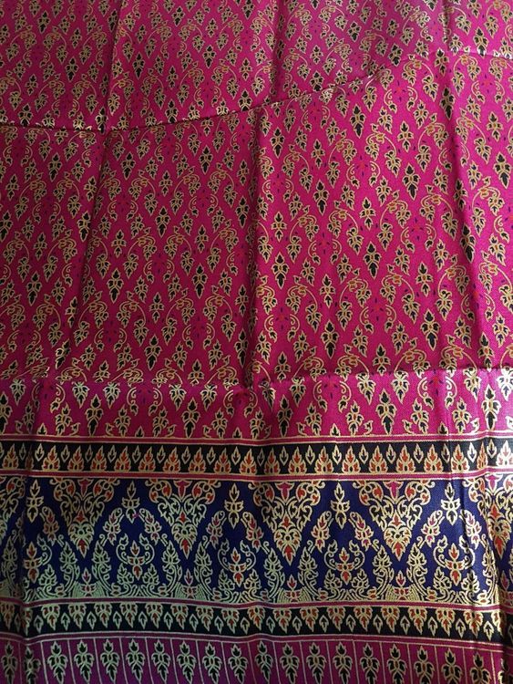 Stoff mit Golddruck (Neu und originalverpackt) in geroldswil für CHF 24 – mit Lieferung auf ...