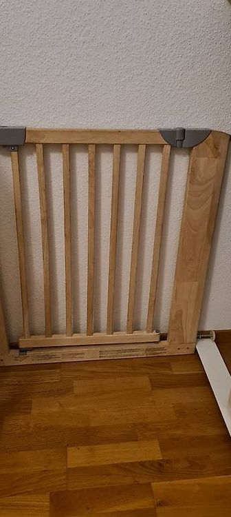 Türschutzgitter Holz 77.5cm-85.5cm (Gebraucht) in Zürich für CHF 25 ...