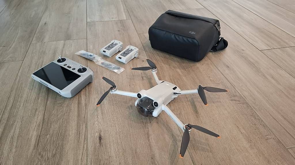 DJI Mini 3 Pro mit RC Controller und Zubehör (Gebraucht) in Nidau für ...