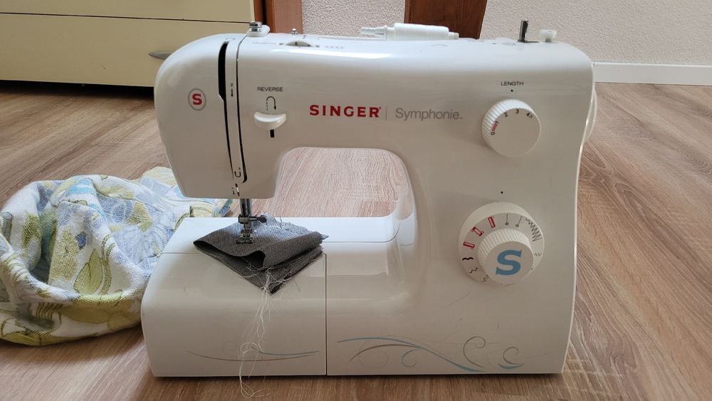 Macchina da cucire Singer Symphonie, come nuova! (Usato) a Cormoret per ...