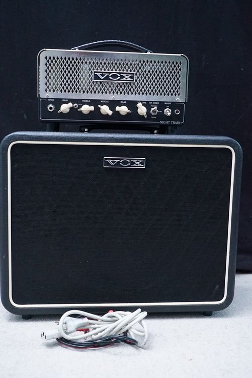 Vox Night Train NT15H mit Vox V112NT Boxe Green Back Speaker (Gebraucht ...