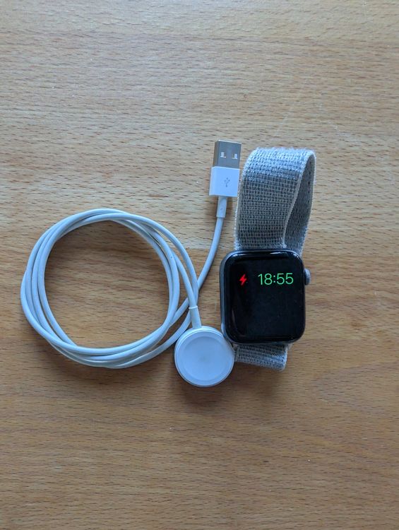 Apple Watch Series 4 44mm | Kaufen auf Ricardo