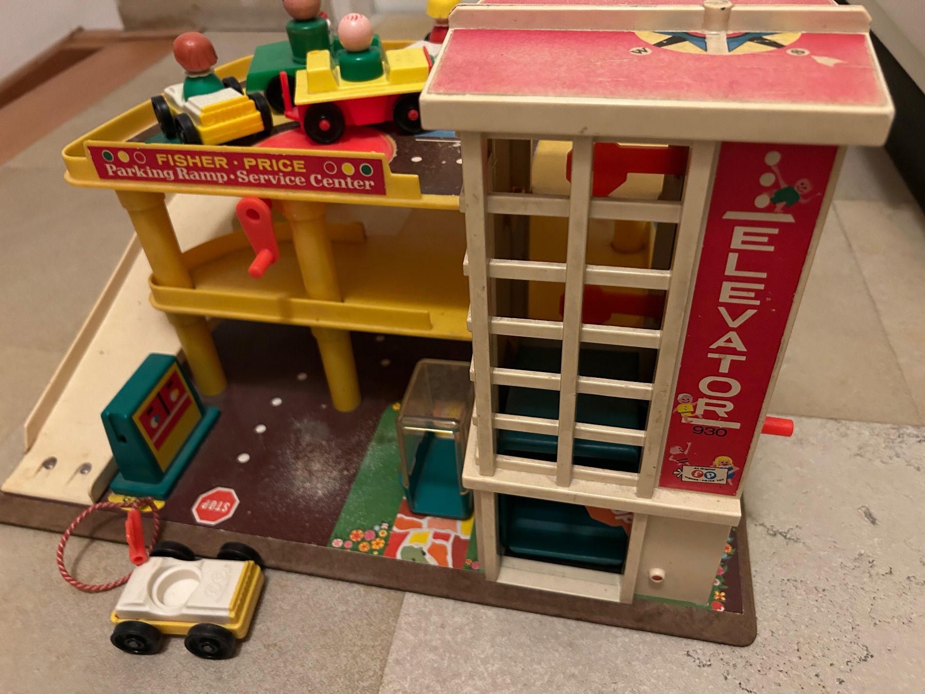 Fisher Price Garage (Gebraucht) in Riehen für CHF 50 – mit Lieferung ...