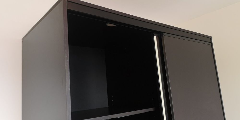 Ikea Morvik Kleiderschrank mit Beleuchtung abzugeben (Gebraucht) in ...