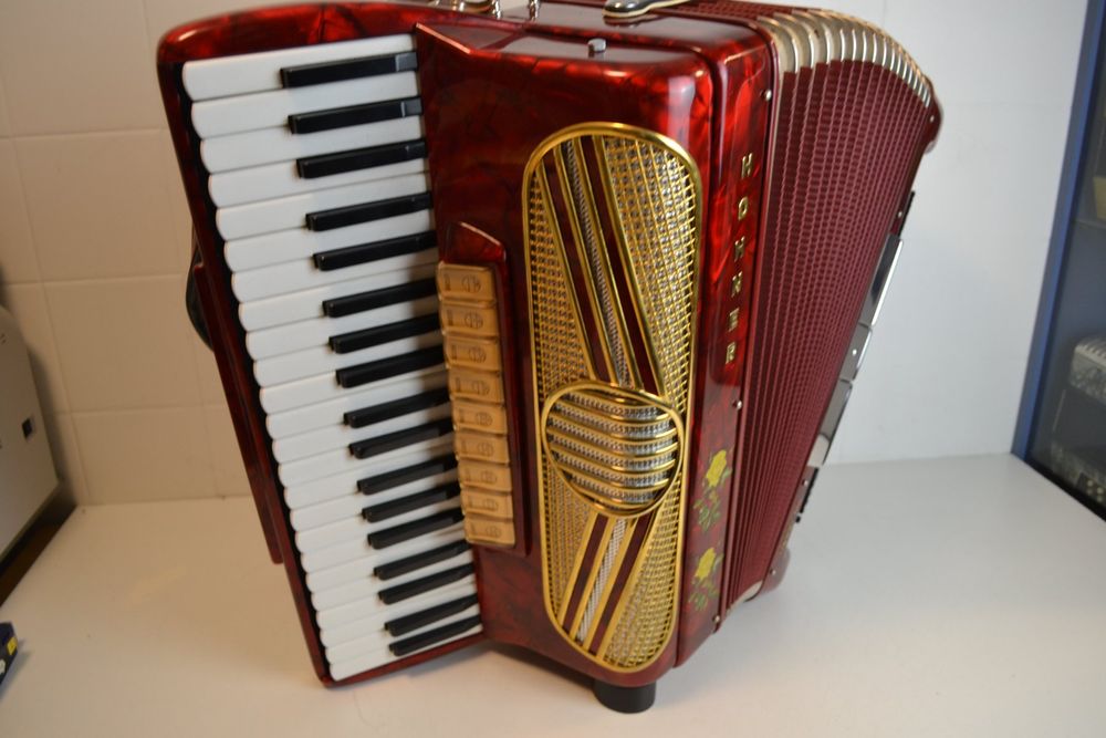 Akkordeon chromatisch Hohner Verdi VN 4-Chörig (Gebraucht) in Zürich ...
