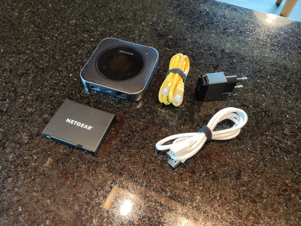 Nighthawk M1 4G LTE Mobiler Router inkl. Kabel und Netzteil (Gebraucht ...