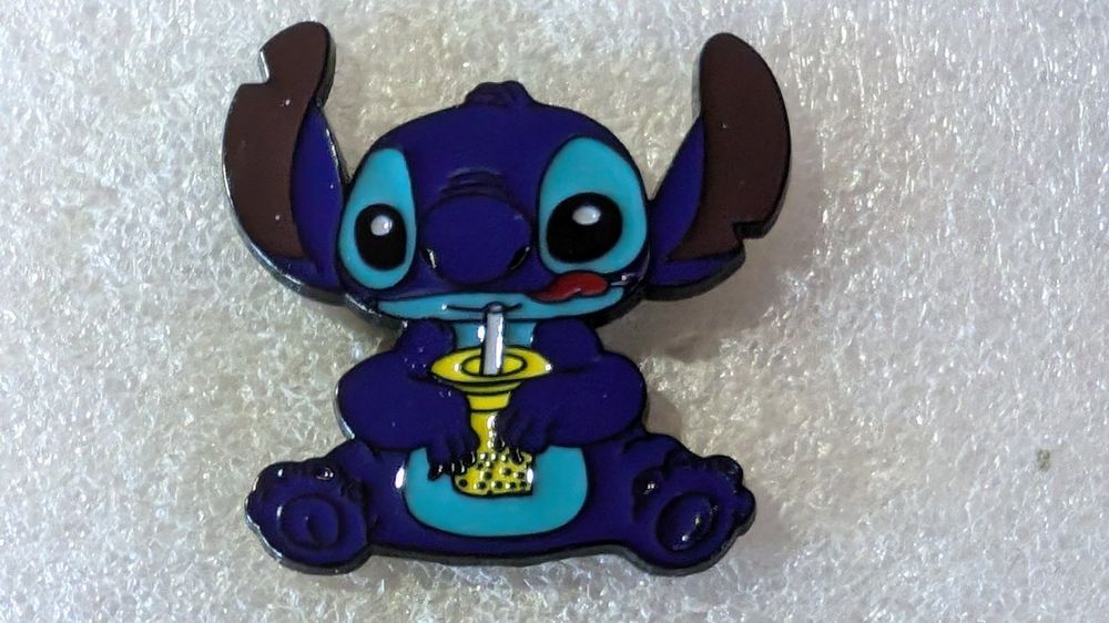 Ansteckpin 105: Disney Stitch aus Lilo & Stitch | Kaufen auf Ricardo