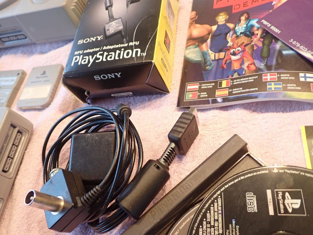 alte Sony PLAYSTATION Konsole + viel Zubehör Originalkarton | Kaufen ...