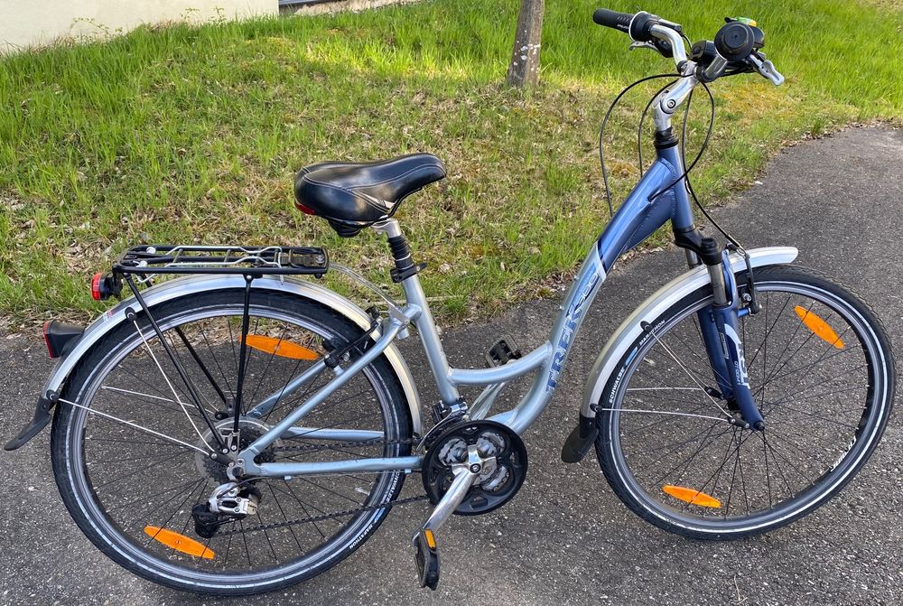 Damenvelo TREK Navigator 300, 26“, silber-blau | Kaufen auf Ricardo