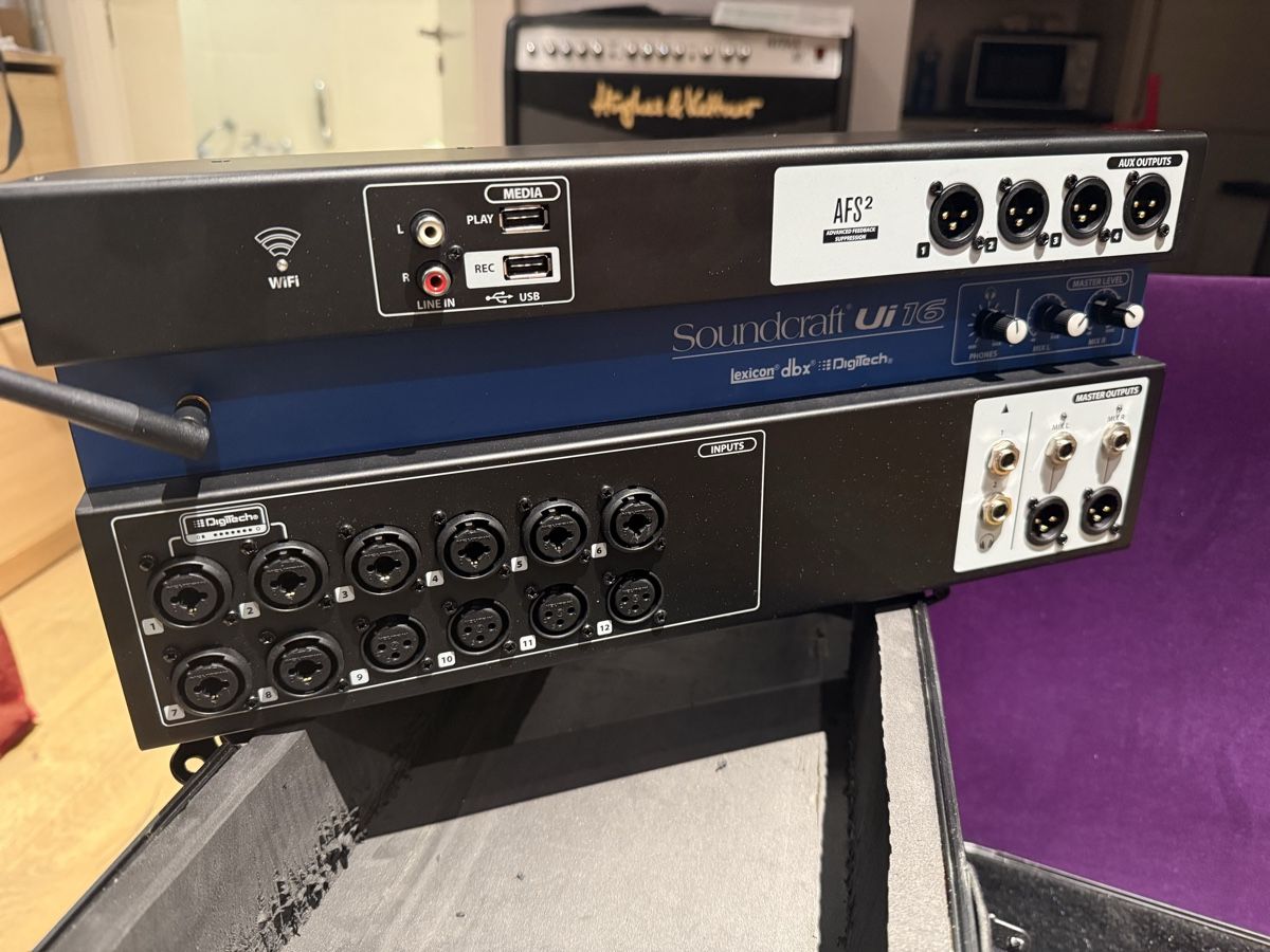 Soundcraft ui16 + flycase (Neu (gemäss Beschreibung)) in Corbeyrier für ...