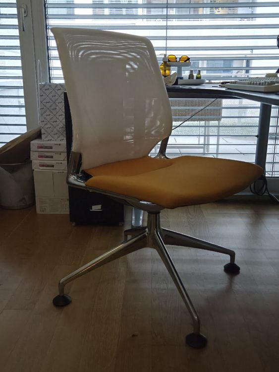 Vitra Meda chair, unique colour (Gebraucht) in Fällanden für CHF 495 ...