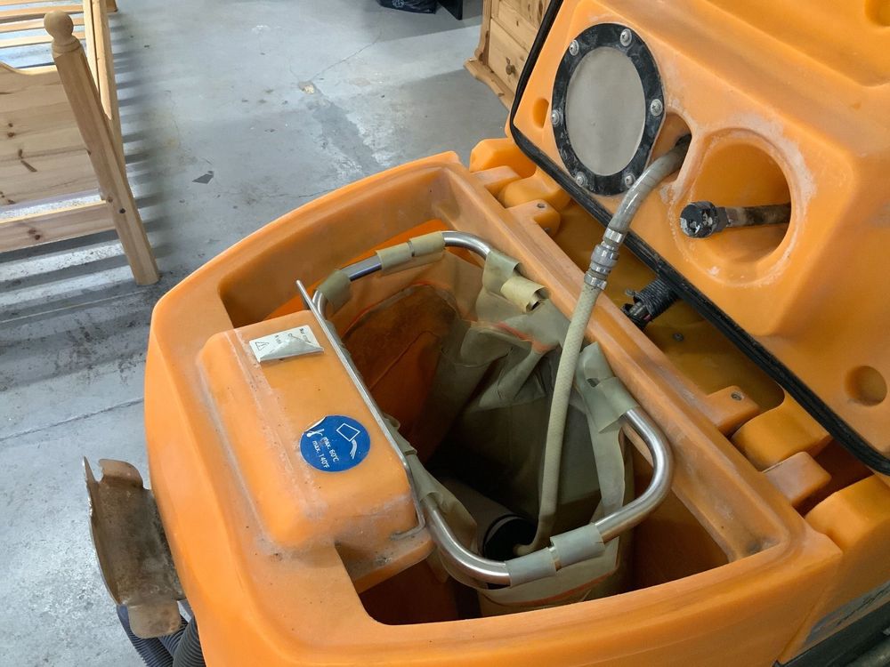 Scheuersaugmaschine Taski Swingo 2500 (Defekt) in Vaduz für CHF 300 ...