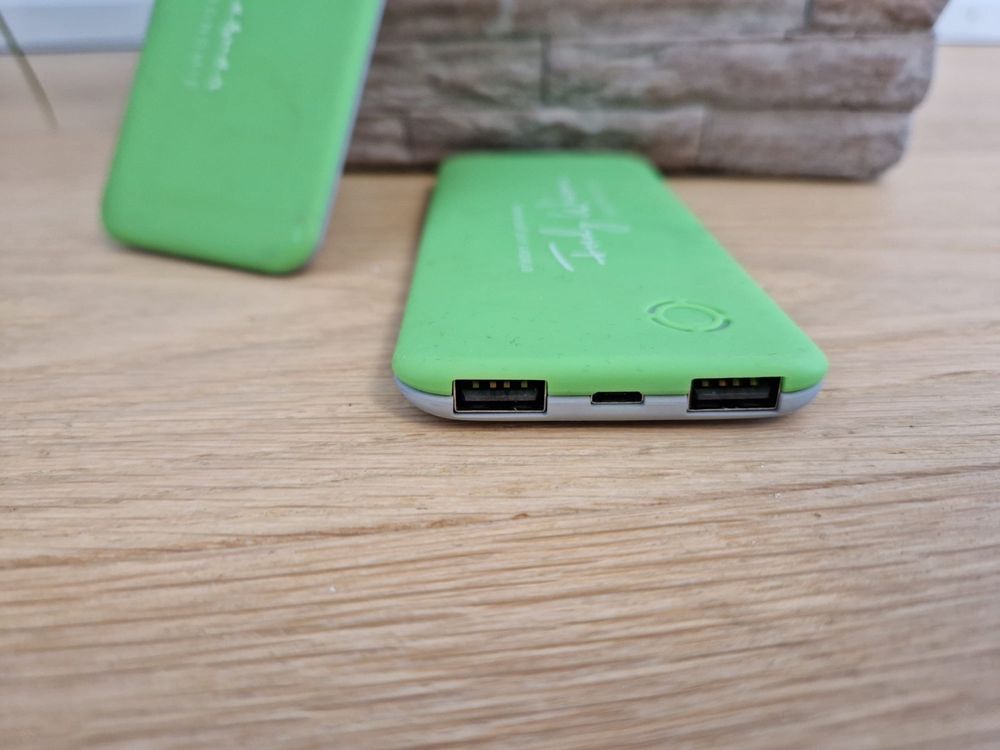 2stk. Powerbank 5000mAh Grün/Grau (Gebraucht) in Klosters für CHF 10 ...