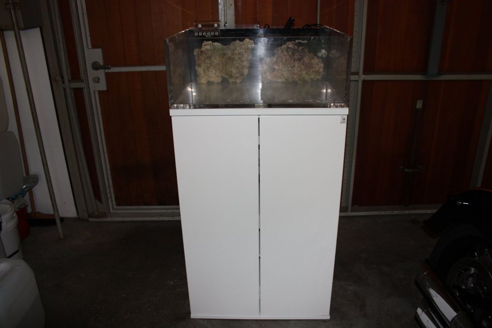 Meerwasseraquarium Acryl mit Unterschrank und Technik (Gebraucht) in Suhr für CHF 121 – nur ...