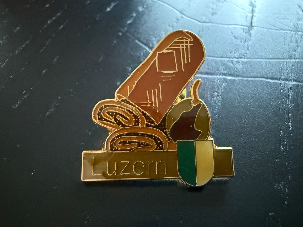 Luzern - Wappen - Pin / Anstecker - Souvenir der Stadt! (Gebraucht) in ...
