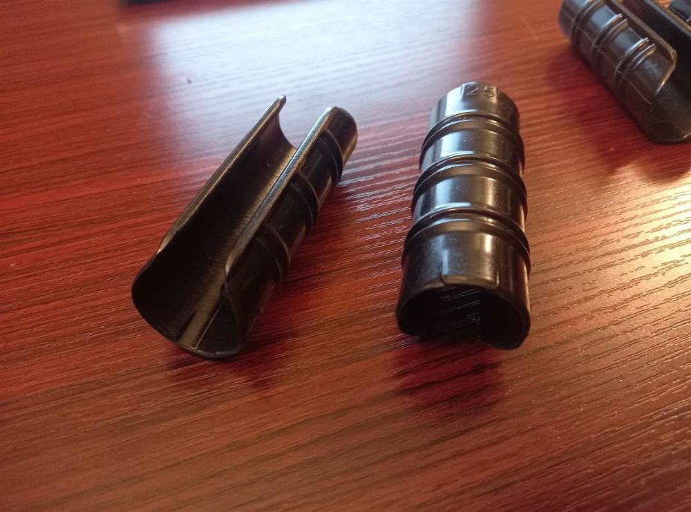 Set 100x Klemmen Fixierung auf 25mm Rohr/fixation sur tuyau (Neu und originalverpackt) in ...