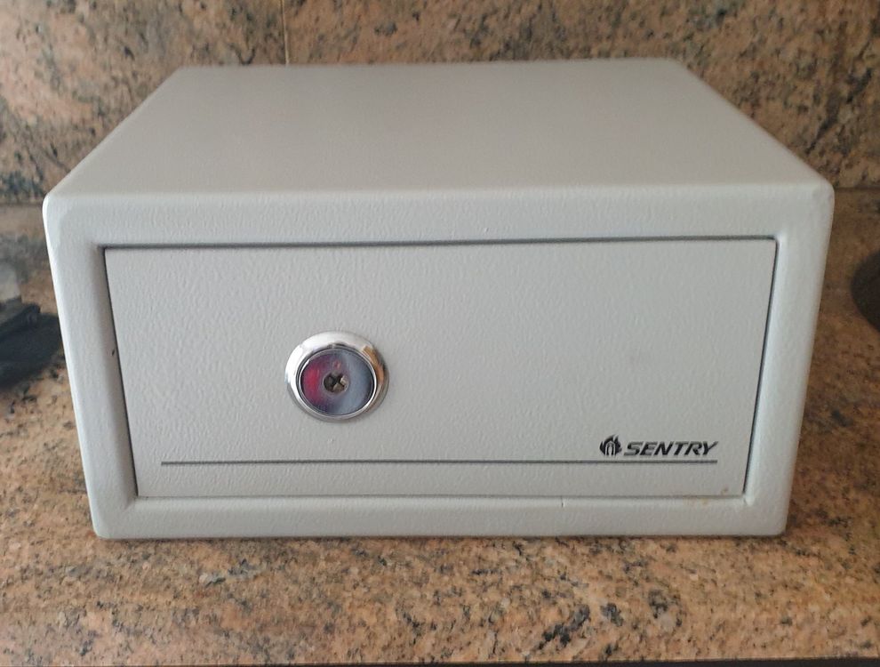 Mini Safe von Sentry (Gebraucht) in Igis für CHF 1 – nur Abholung auf ...
