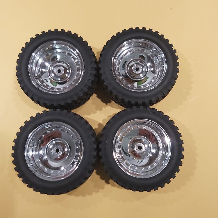 4 Felgen mit Pneu NICHT verklebt, z.B. für Traxxas | Kaufen auf Ricardo