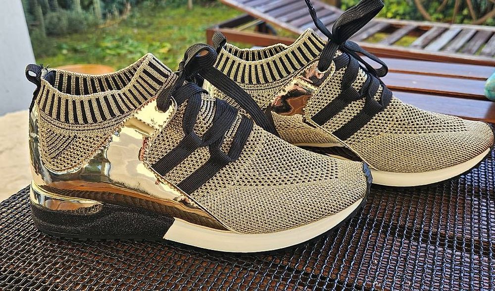 Snickers gold/schwarz NEU (Neu (gemäss Beschreibung)) in Würenlos für ...