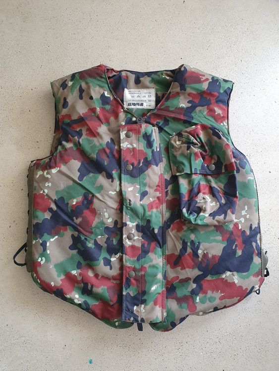 Splitterschutzweste CH Armee Original mit Einschusslöcher (Defekt) in ...