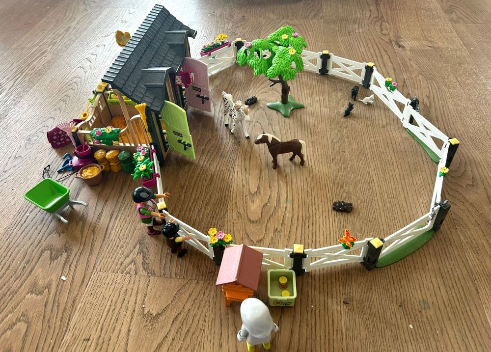 Playmobil Country Reitunterricht mit Pferdeboxen 70995 (Gebraucht) in ...