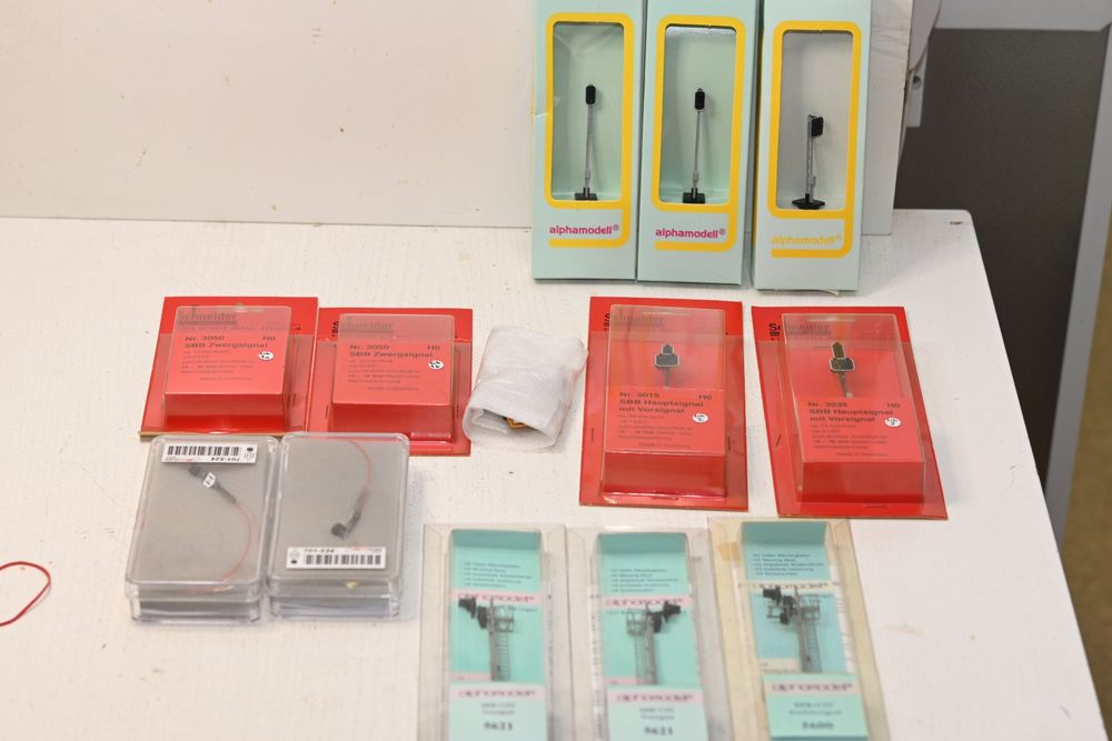 Diverse versch Signale HO gem Fotos NEU (Neu (gemäss Beschreibung)) in Laupen ZH für CHF 101 ...