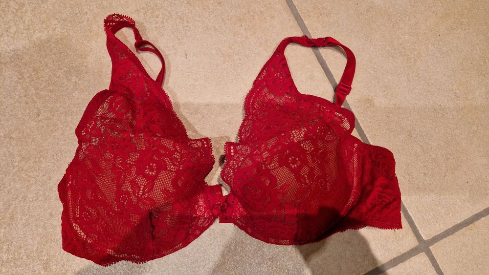 BH Intimissimi C80 rot mit String (Gebraucht) in Lichtensteig für CHF ...