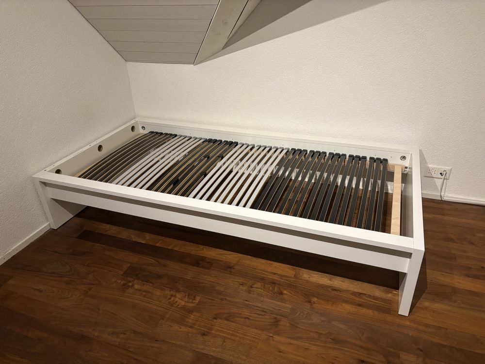 MALM Bettgestell, weiss, 90x200cm inkl. Lattenrost und Kopft (Gebraucht ...