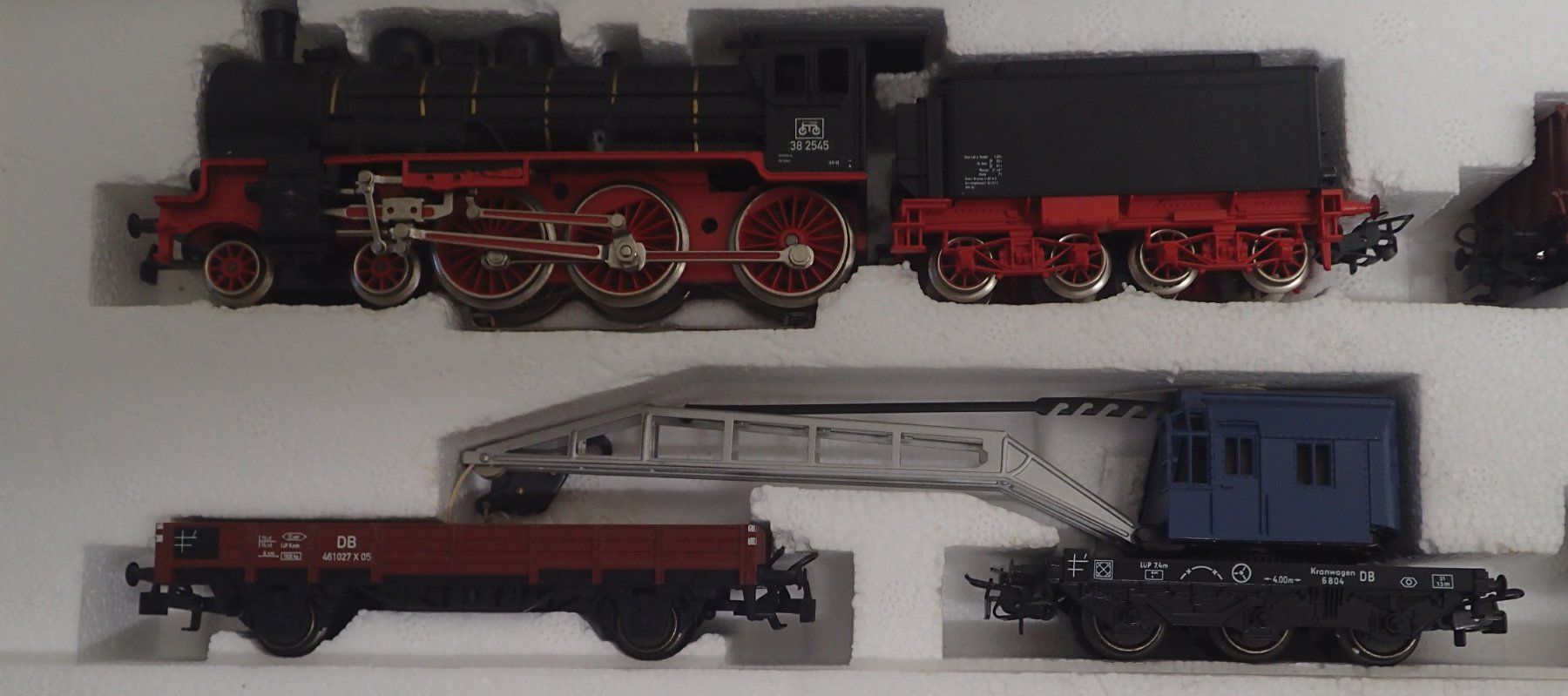 Märklin H0: DB Dampflok Typ 38 - Analog + 5 Güterwagen - NEU (Neu ...